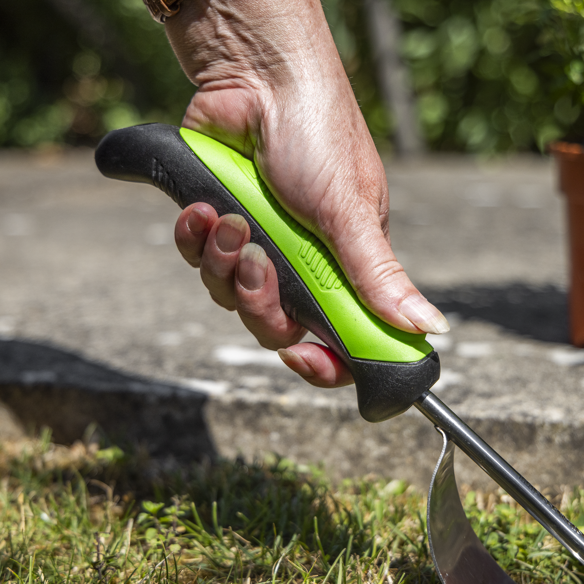 Hand Weeder with Soft Grip Handle & Stainless Steel Blade, 340mm Whelan ...